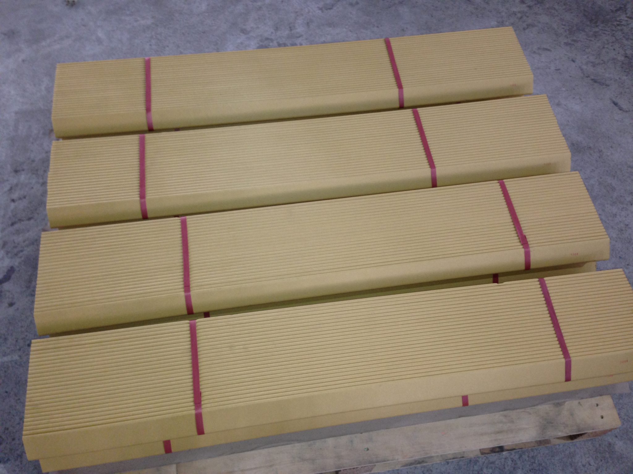 PAPER EDGE PROTECTOR - RED STARVN